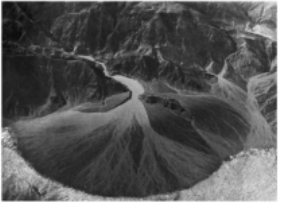 Gambar berikut merupakan proses sedimentasi yang d...